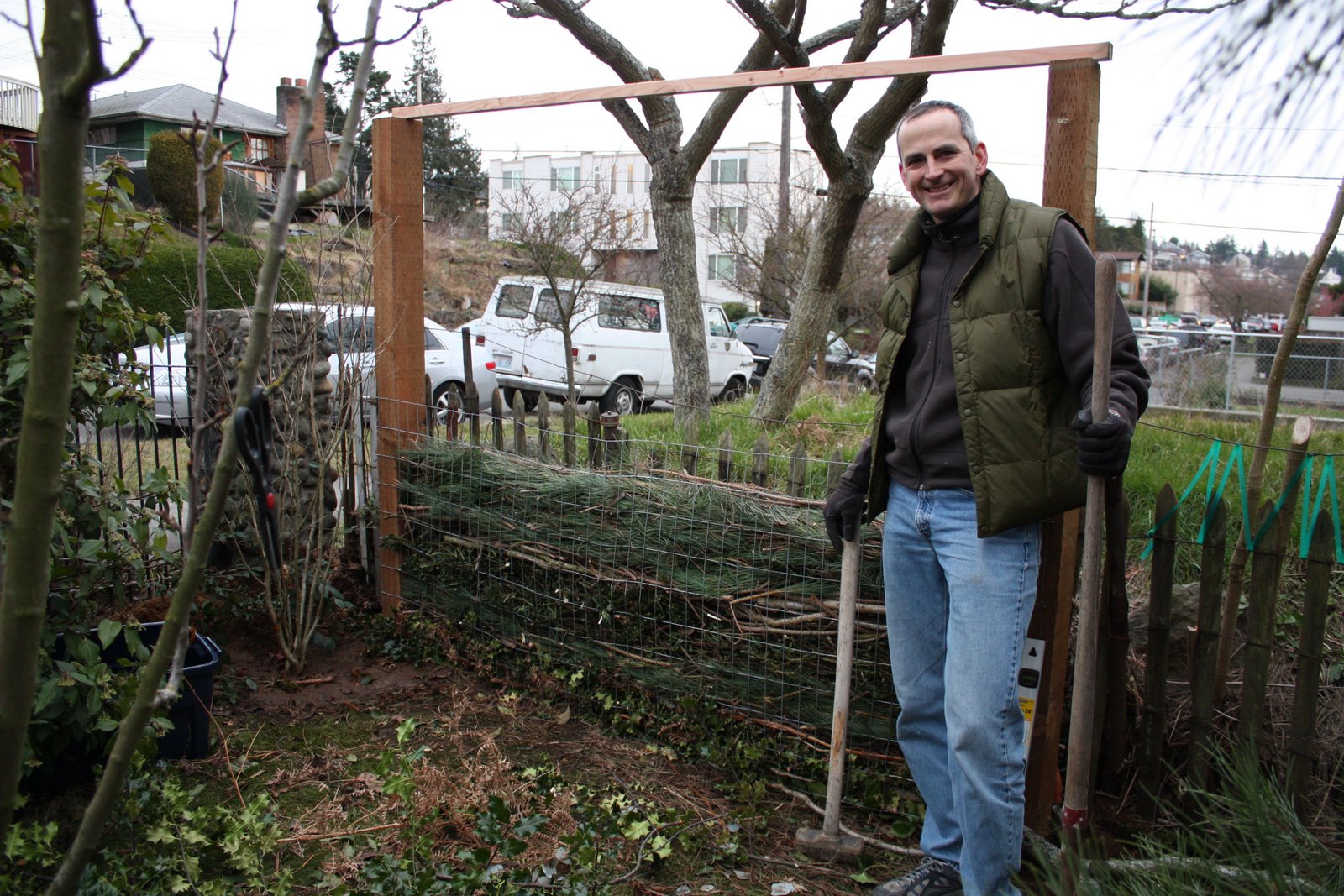 Composting fence frees us of our ‘view’ | Sustainable Scientist