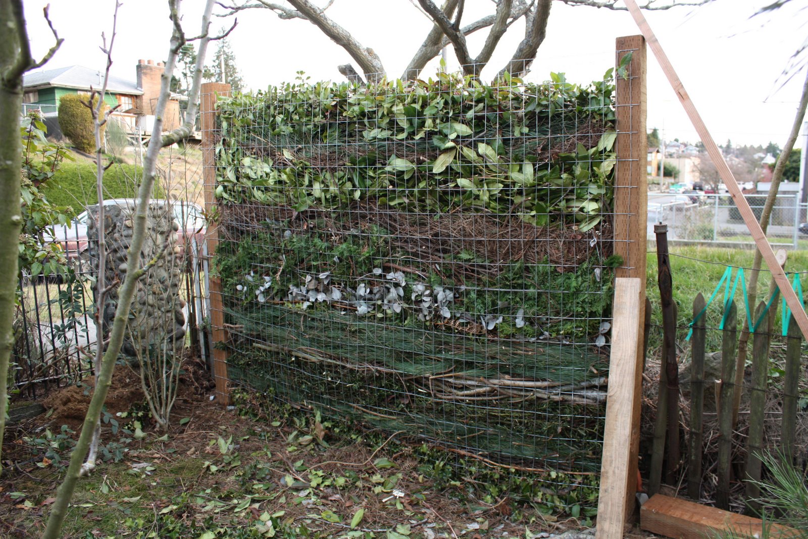 Composting fence frees us of our ‘view’ | Sustainable Scientist